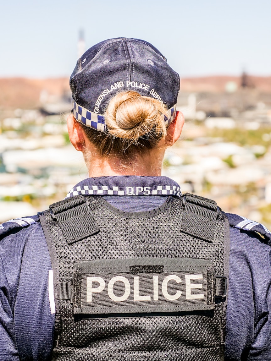 Why are lifetime residents of this outback Queensland town thinking ...